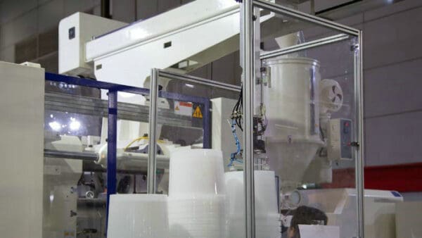 Compression Molding vs Injection Molding: Key Differences - Moldie