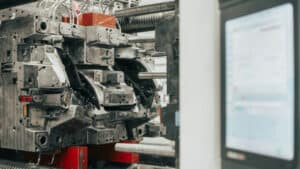 Compression Molding vs Injection Molding: Key Differences - Moldie