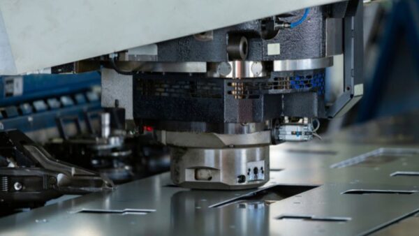 Proceso de estampado de metal: comprensión del estampado de chapa metálica